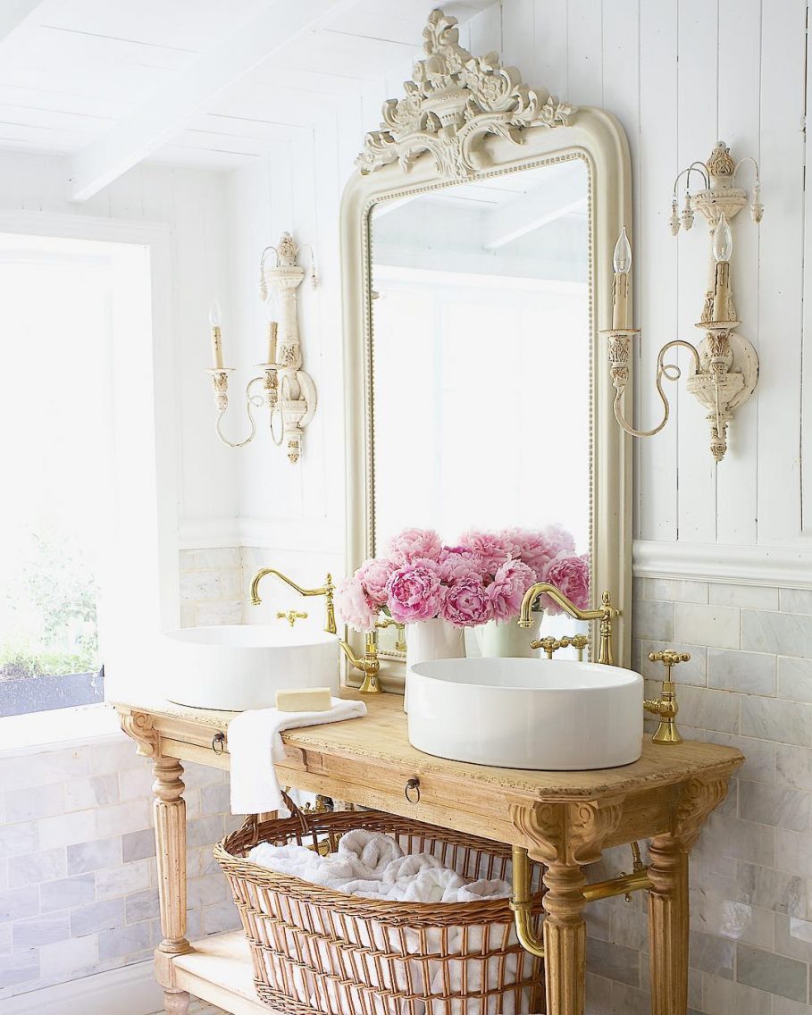 Décor Inspiration: Perfectly Pretty Powder Rooms :: This Is Glamorous (TIG)
