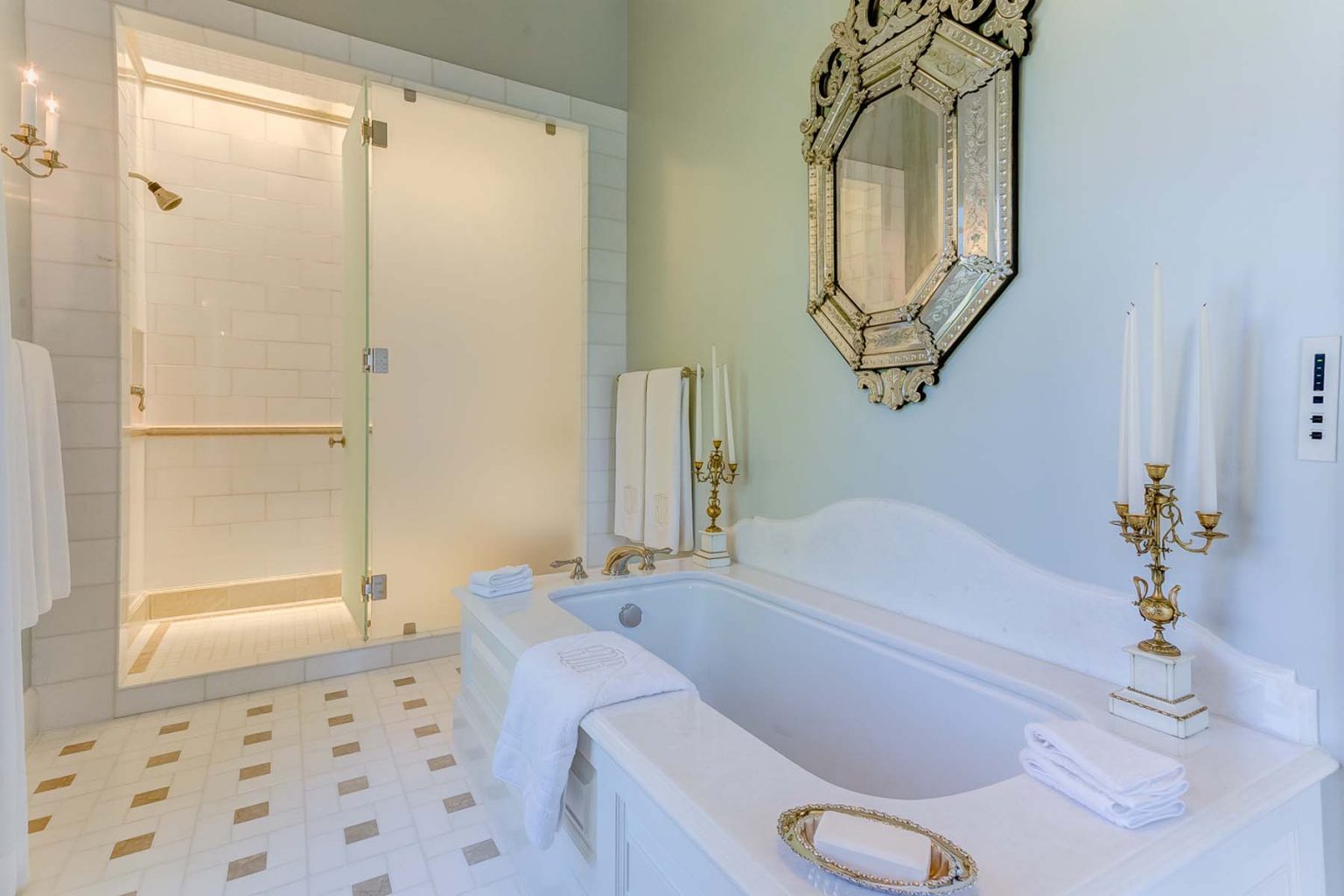Décor Inspiration: Perfectly Pretty Powder Rooms :: This Is Glamorous (TIG)