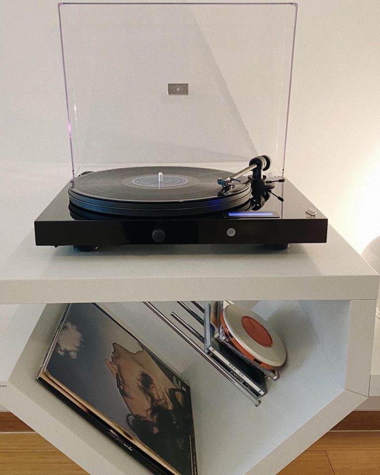 At Home With: Savi of @savislook :: This Is Glamorous (TIG)