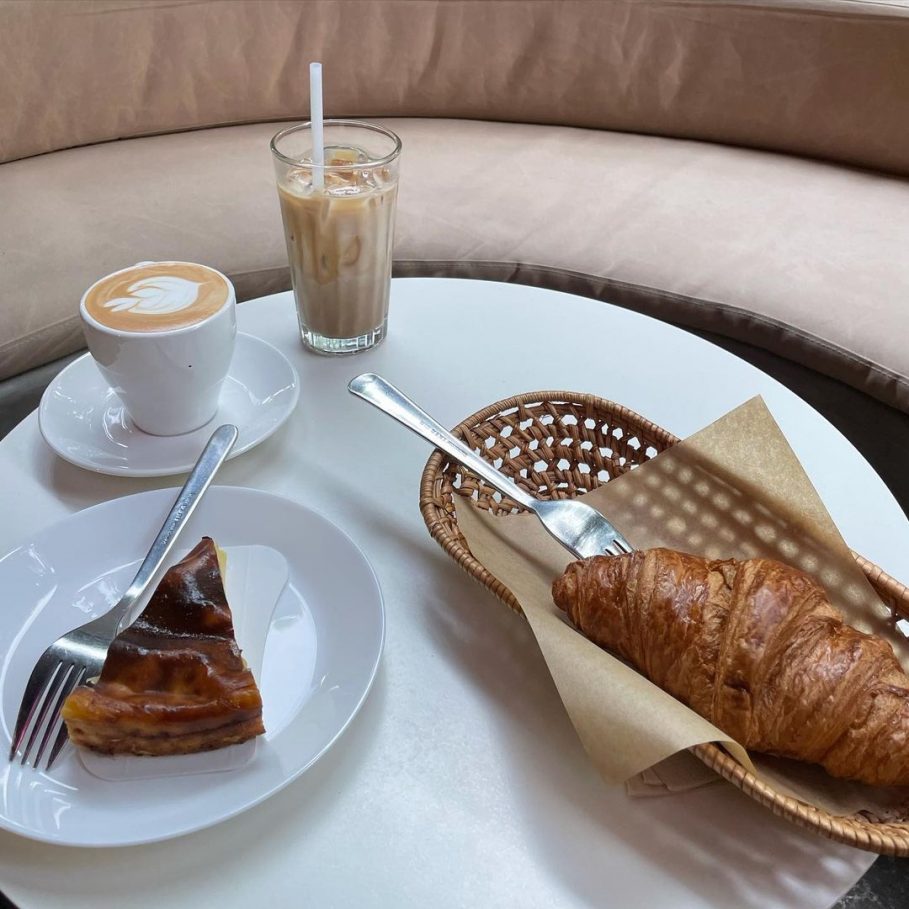 At Home With: Savi of @savislook :: This Is Glamorous (TIG)