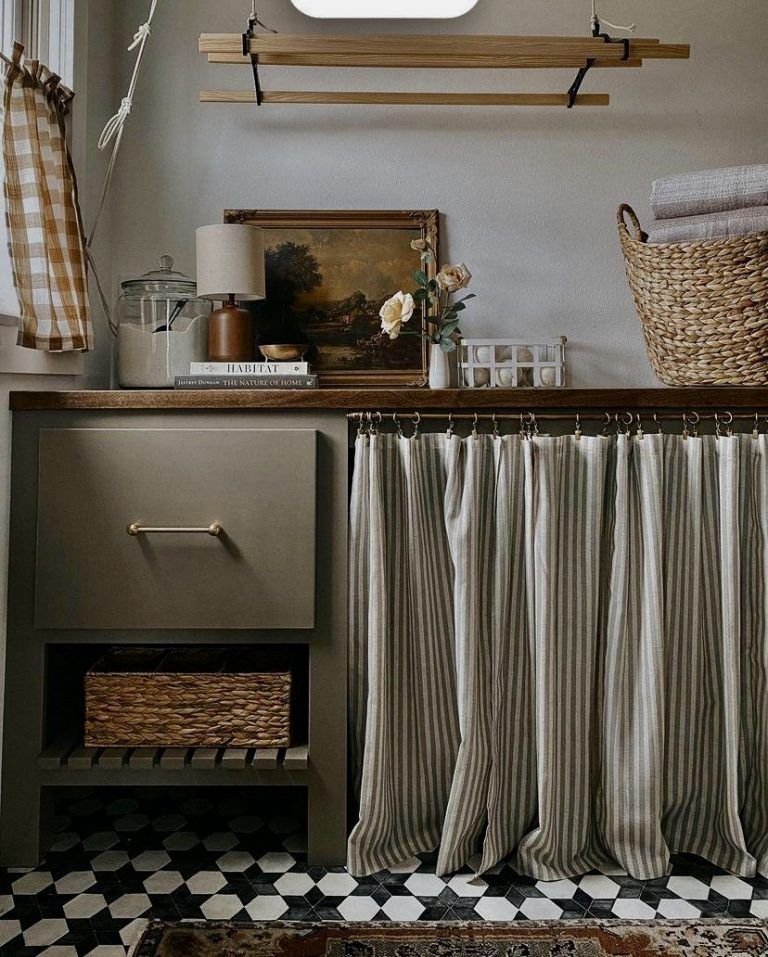 Décor | Storage Inspiration: Curtains Instead of Cupboards